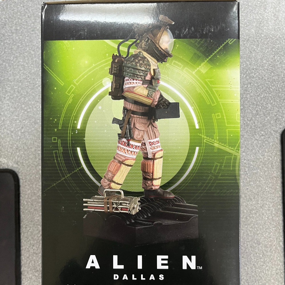 Alien Dallas Figurine - Own4Less